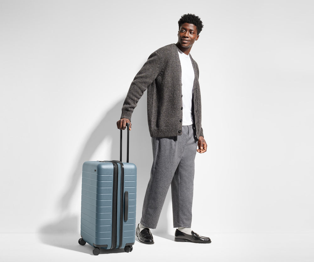Medium Flex Suitcase in Jet Black | Away